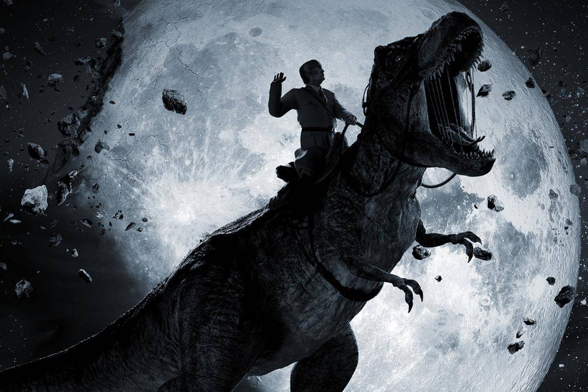 "Iron Sky 2": Adolf Hitler reitet auf einem Dinosaurier - myofb.de